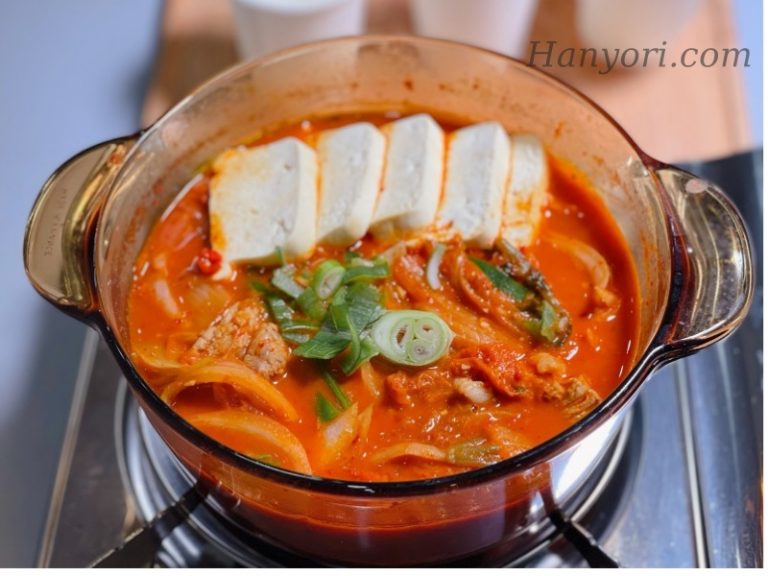 Cách nấu canh kim chi thịt heo Hàn Quốc ngon như nhà hàng